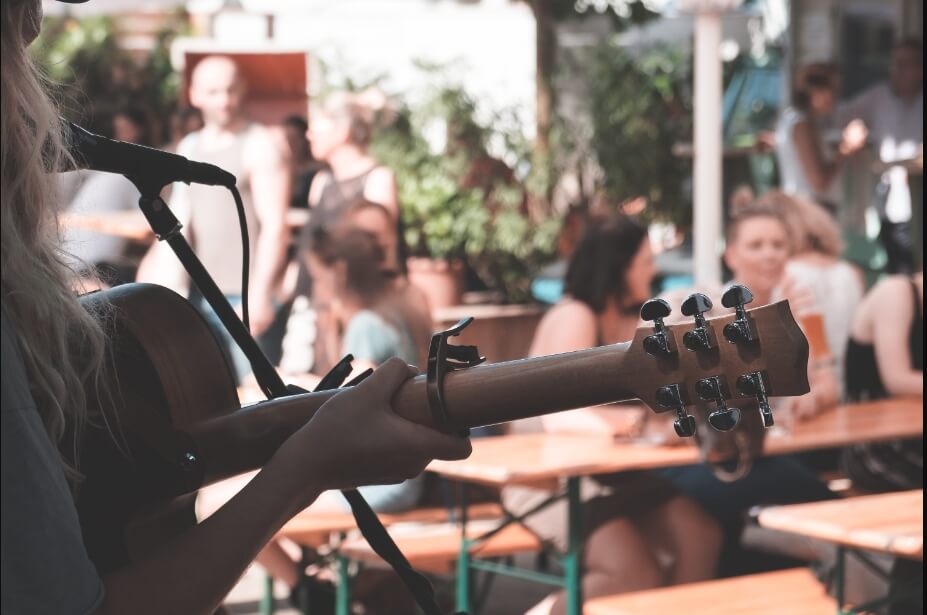 How to Tune a Guitar: Easy Beginner’s Guide – Natasha Guitars